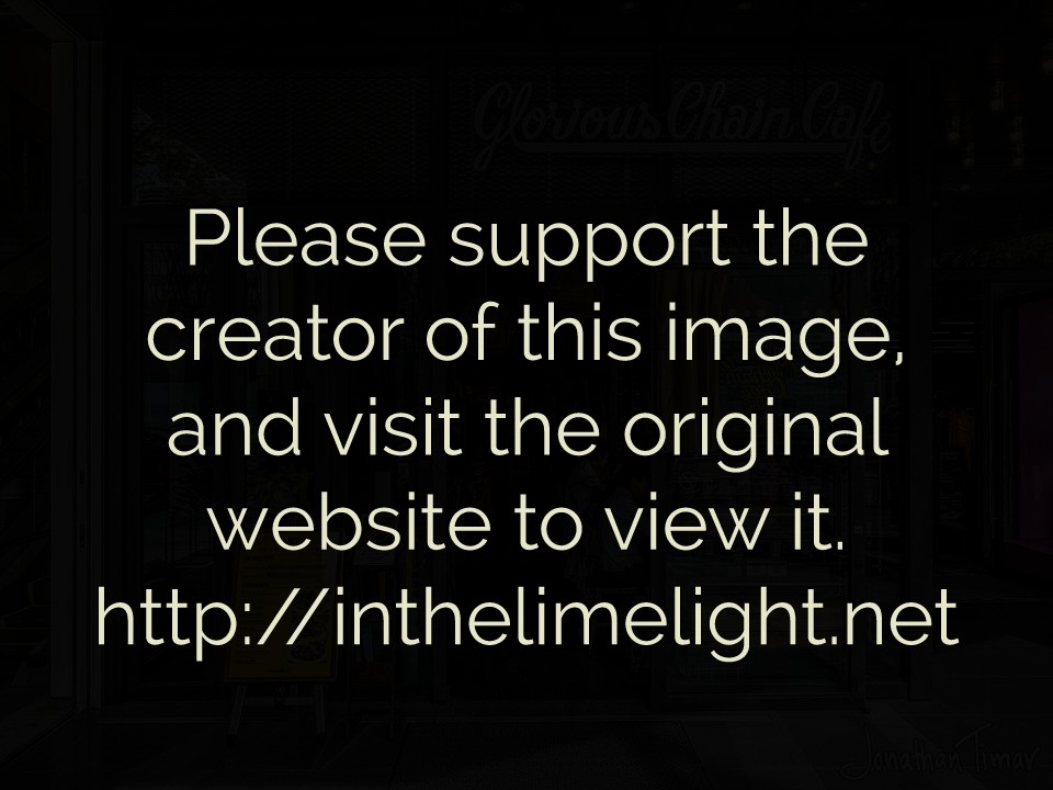 Complementary Grungy Building | Jonathan Timar